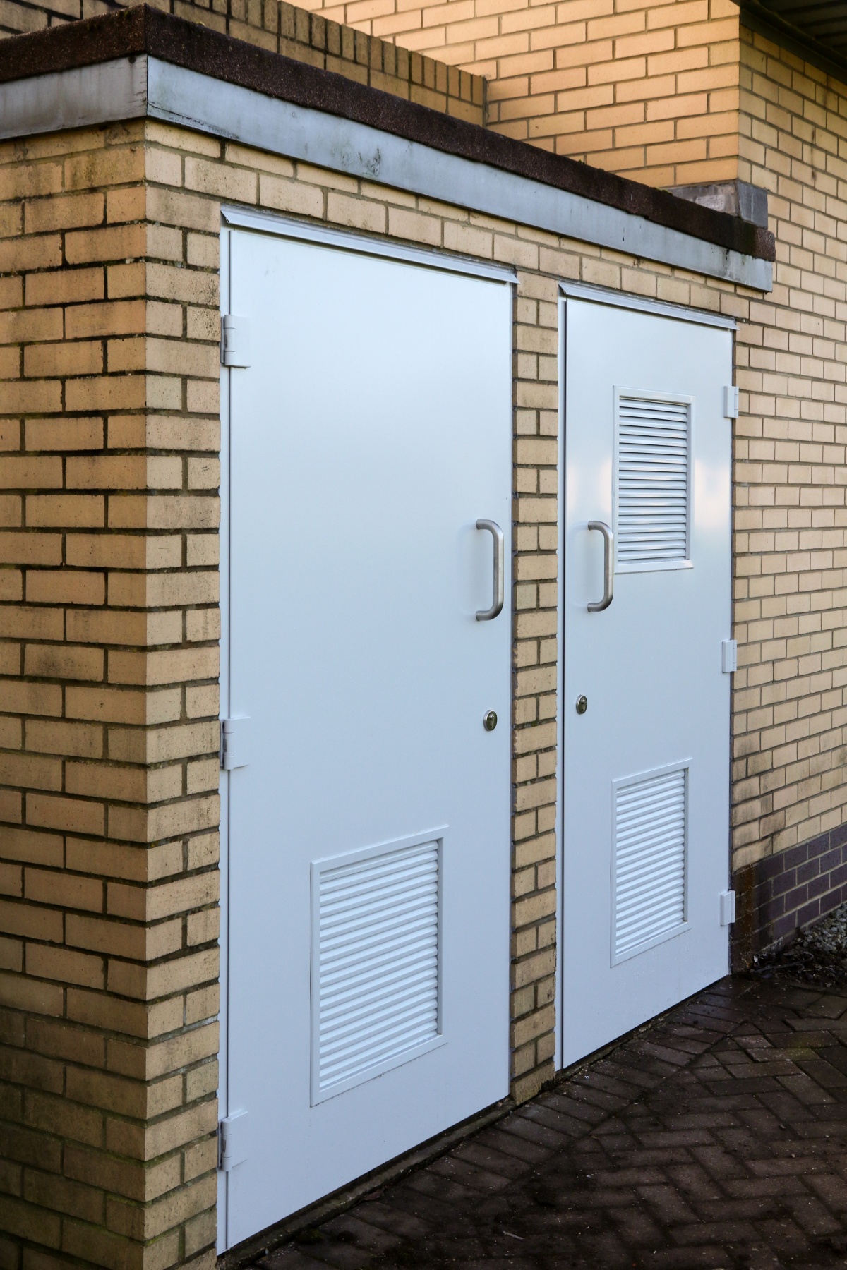 G15 Louvred single doors for Pizza Hut