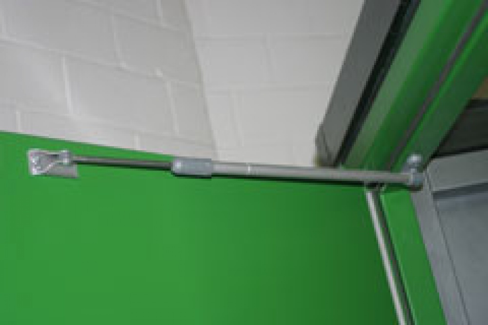 E12 Door closers and limit stays